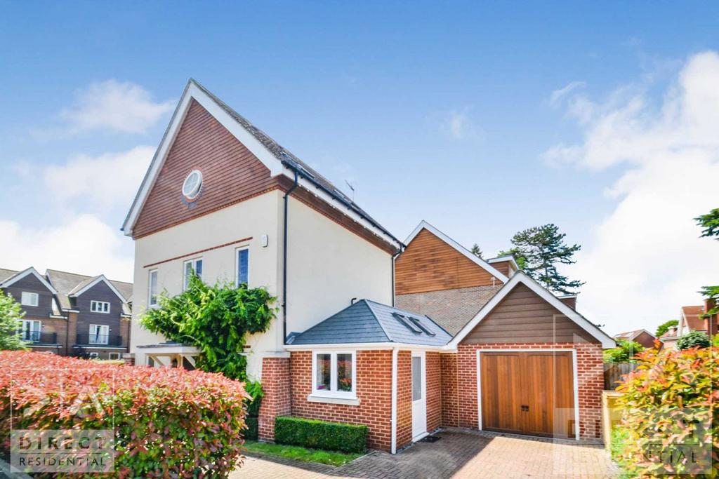 Mulberry Way, Ashtead KT21 4 bed detached house - £3,325 pcm (£767 pw)