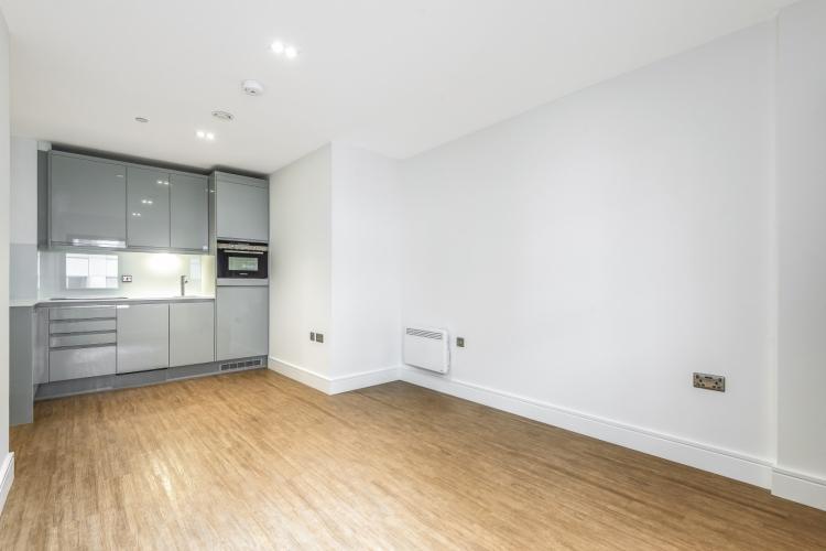 Red Lion Square Wandsworth SW18 2 bed flat - £2,100 pcm (£485 pw)