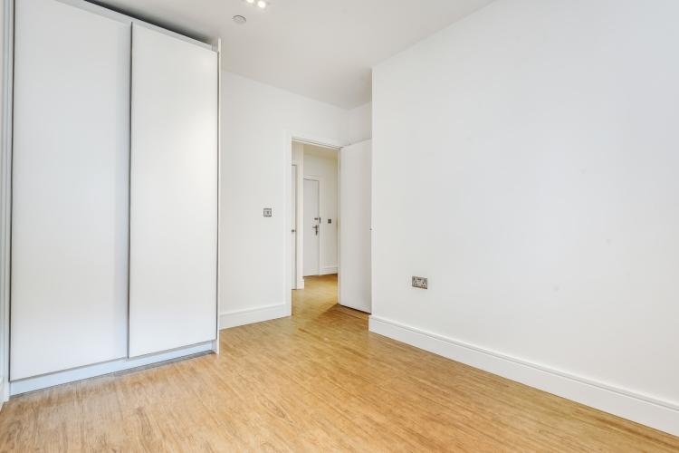 Red Lion Square Wandsworth SW18 2 bed flat - £2,100 pcm (£485 pw)