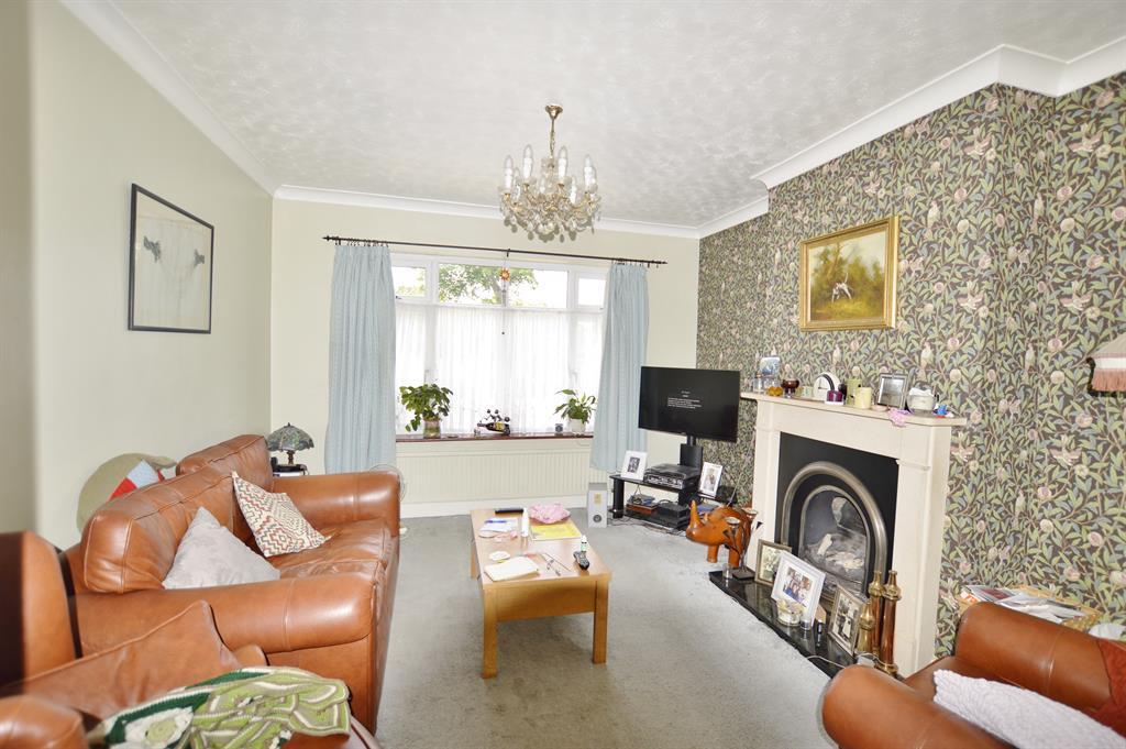 South Park Drive, Ilford, Essex, IG3... 4 bed terraced house - £2,800 ...