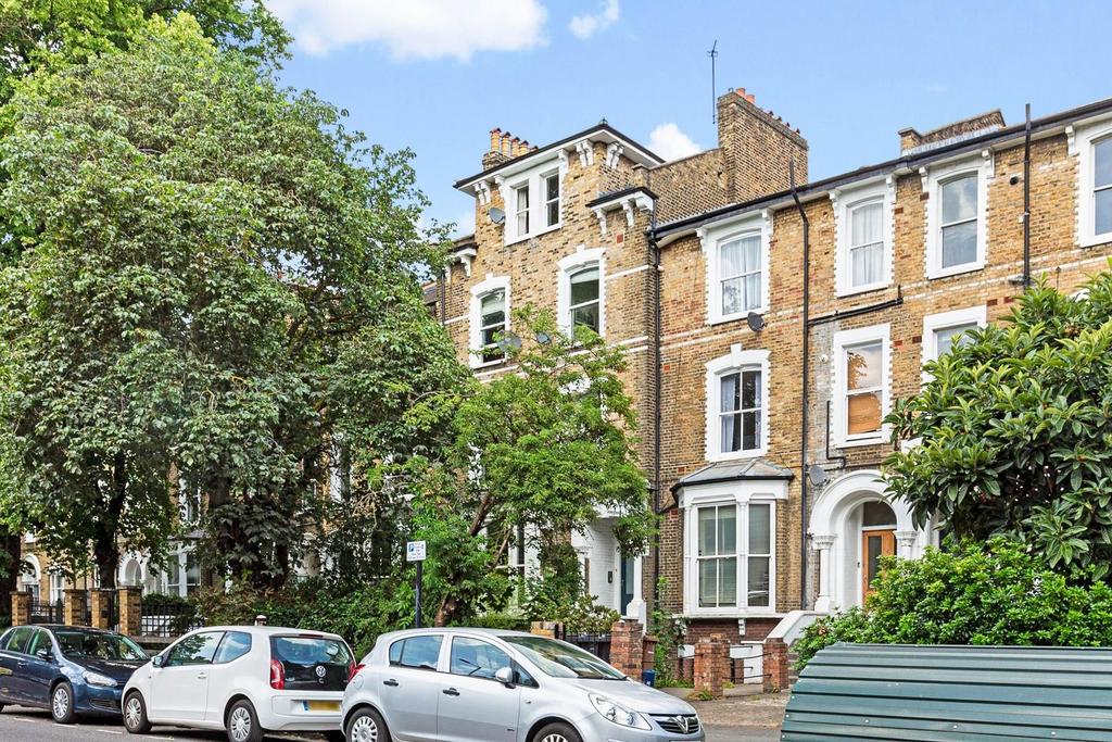 Amhurst Road, Hackney, E8 2 bed flat - £650,000