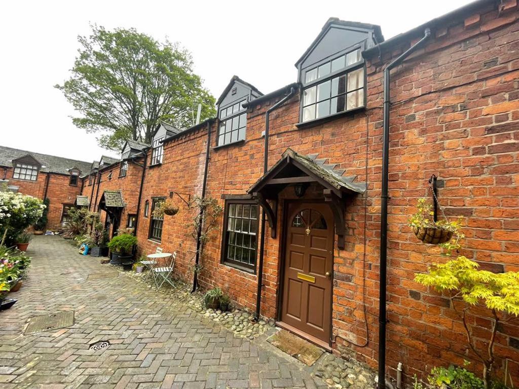 Newgate Court, Oswestry 2 bed terraced house - £650 pcm (£150 pw)