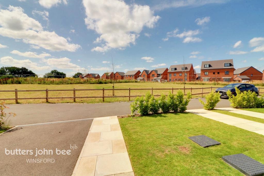 Old Spot Way, Winsford 3 bed semi-detached house - £100,000