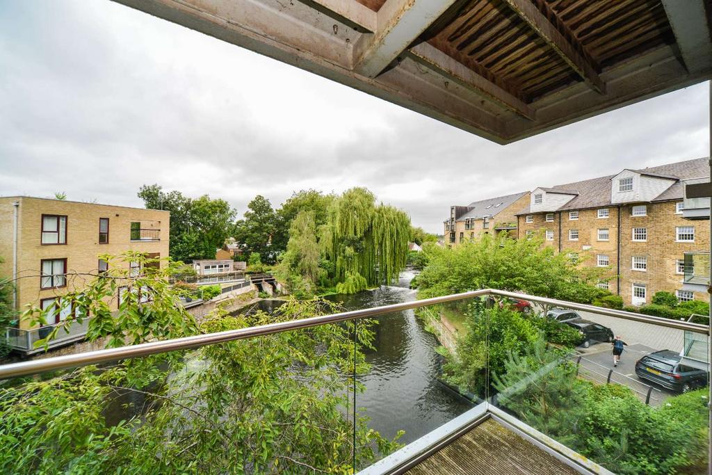 Kings Mill Way, Uxbridge, Middlesex 1 bed flat - £1,400 pcm (£323 pw)
