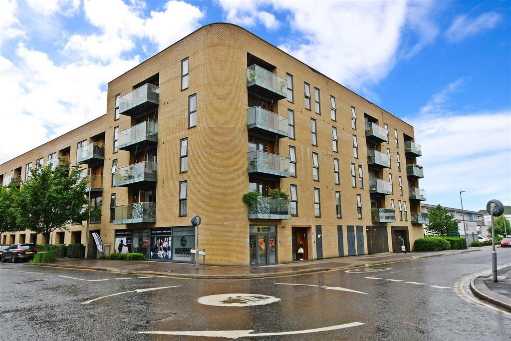 Jubilee Avenue, London 2 bed flat - £415,000