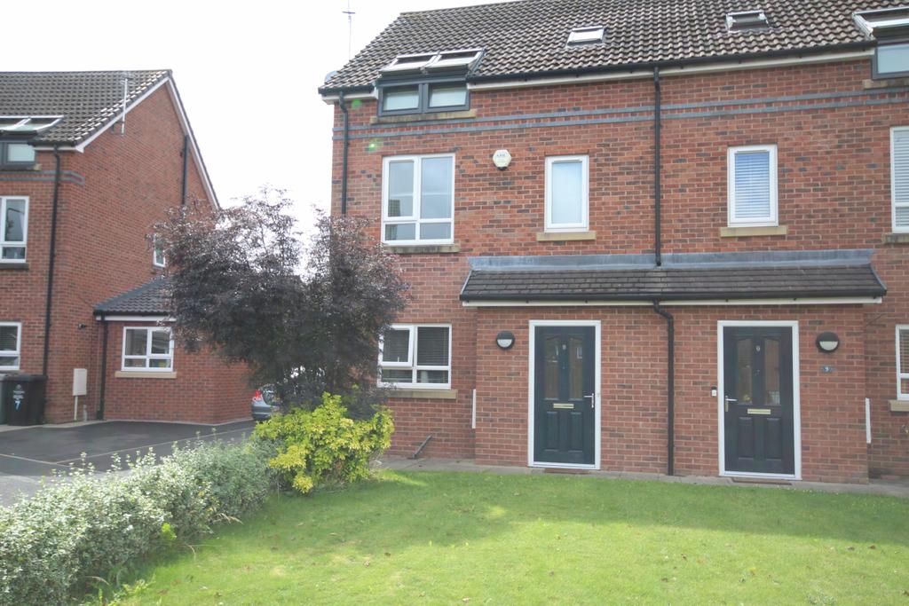 Rothay Close, Urmston, M41 8PN 4 bed semi-detached house - £1,500 pcm ...