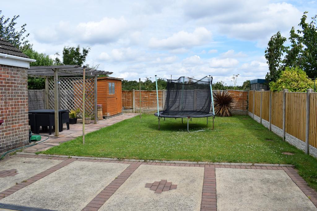 Station Road, Ulceby, DN39 3 bed bungalow for sale - £195,000