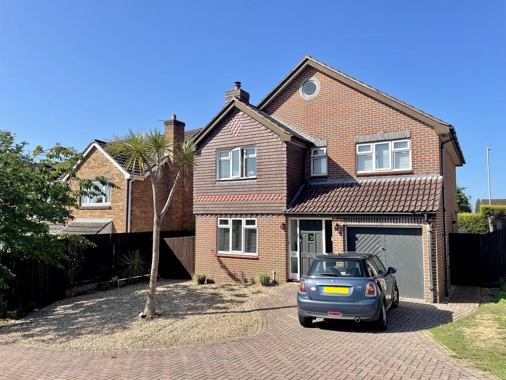 Spindle Close, Broadstone 4 bed detached house - £539,950