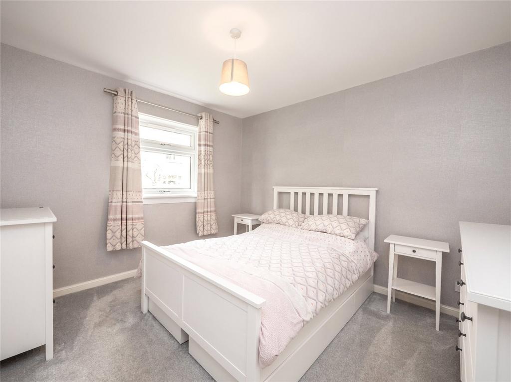 Silverknowes Neuk, Edinburgh, EH4 2 bed flat - £1,220 pcm (£282 pw)