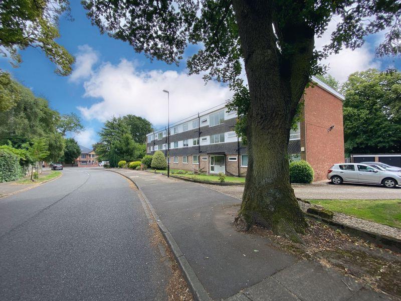 Graydon Court, Blackroot Road, Four... 2 bed apartment - £185,000