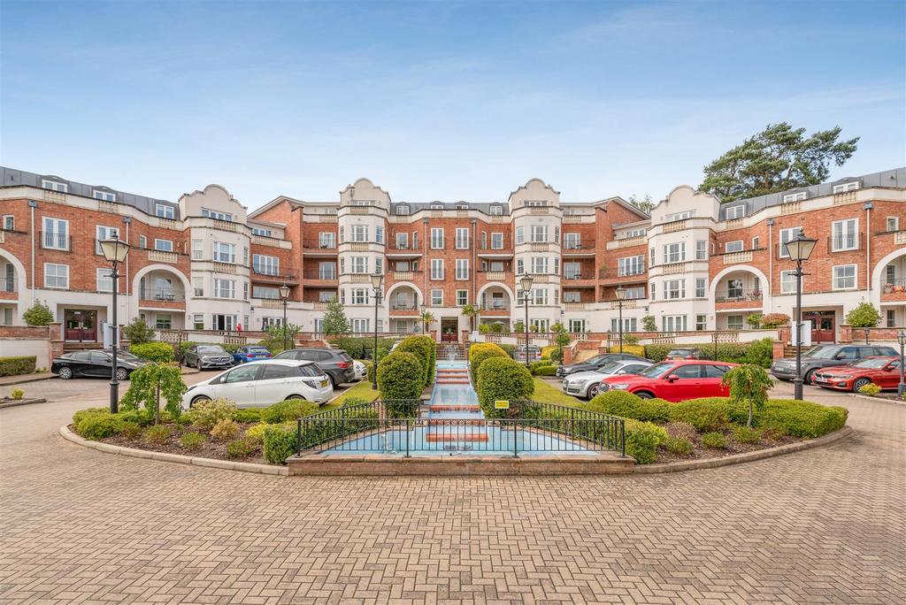 Grand Regency Heights, Ascot 1 bed apartment - £1,400 pcm (£323 pw)