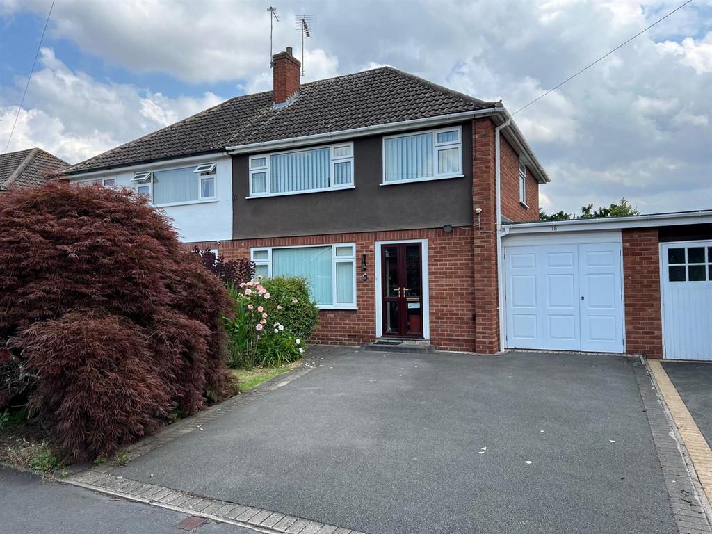 Meriden Close, Stourbridge, DY8 4QW 3 bed semi-detached house - £300,000