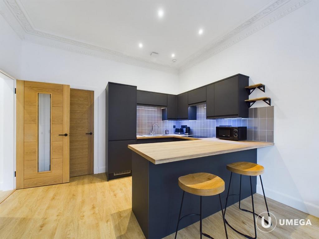 Pitt Street, Leith, Edinburgh, EH6 2 bed flat - £1,400 pcm (£323 pw)