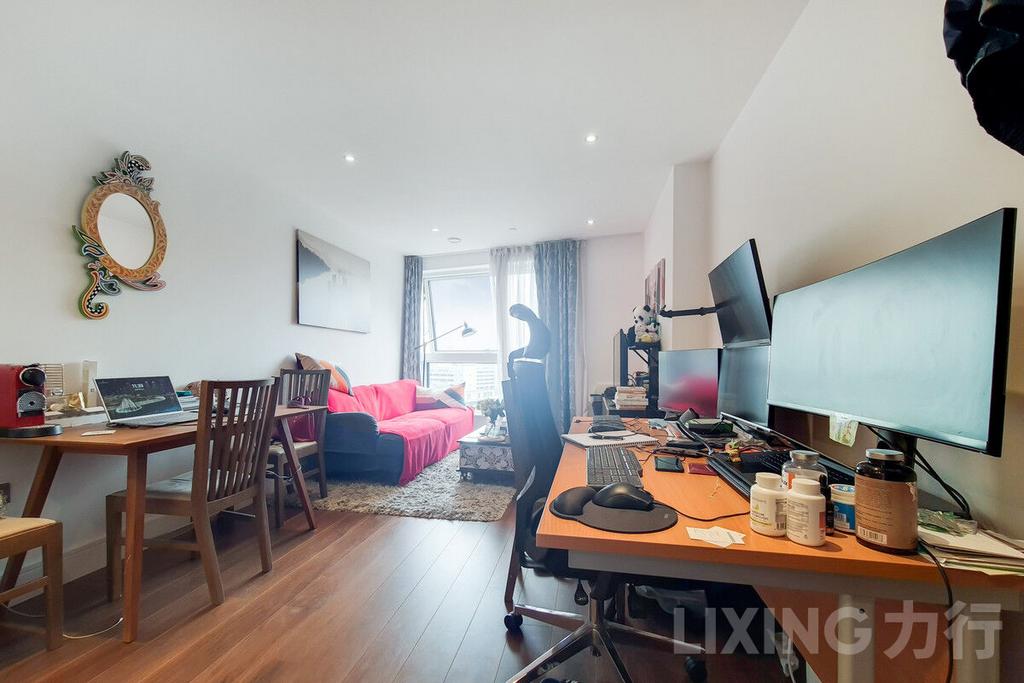 Lincoln Plaza, London, E14 1 bed apartment - £2,500 pcm (£577 pw)