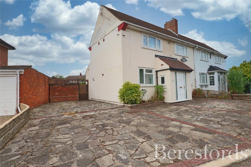 Rodney Way, Romford, RM7 3 bed semi-detached house - £450,000