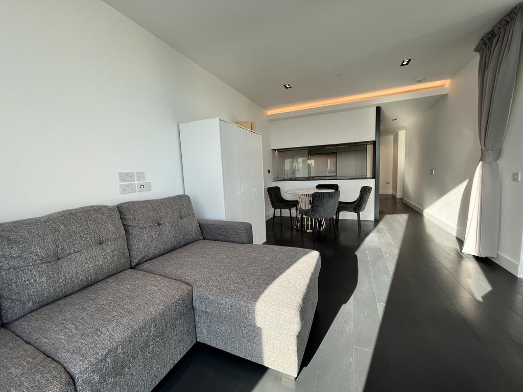 Amory tower, London, E14 2 bed flat - £3,900 pcm (£900 pw)