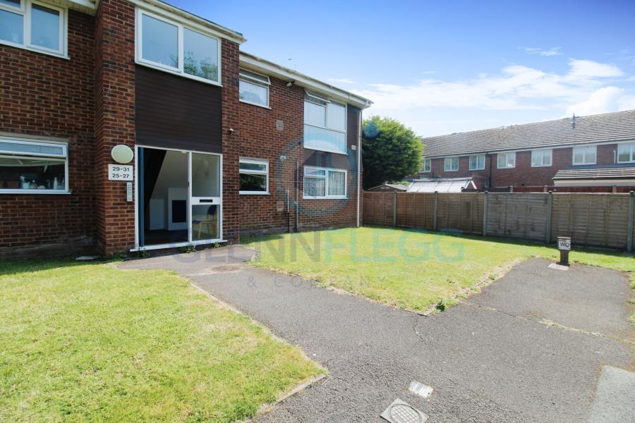 *LET AGREED*Welland Close... 2 bed apartment - £1,250 pcm (£288 pw)