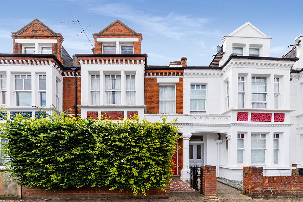 Chelverton Road, London, SW15 1 bed flat - £1,950 pcm (£450 pw)