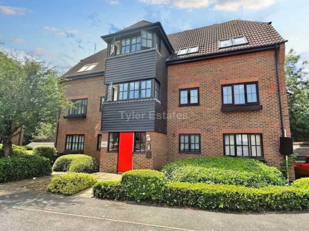 Box Close, Basildon SS15 1 bed flat for sale - £190,000