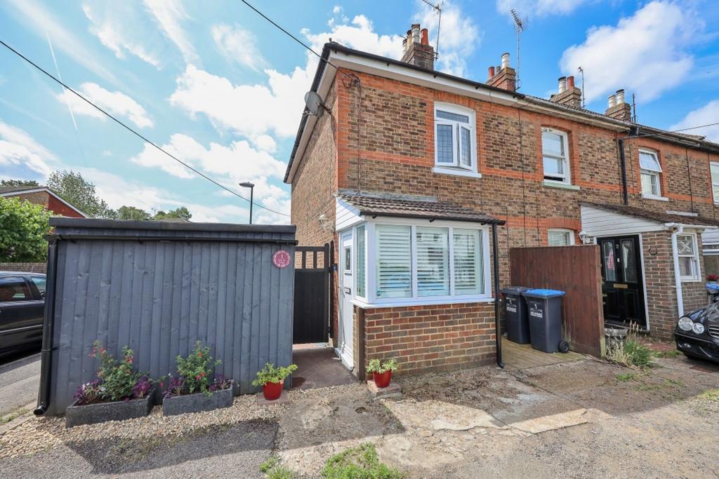 Mill Road Burgess Hill Rh15 2 Bed End Of Terrace House For Sale £