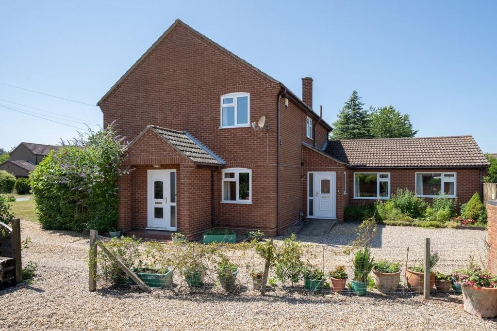Filby 6 bed detached house for sale - £700,000