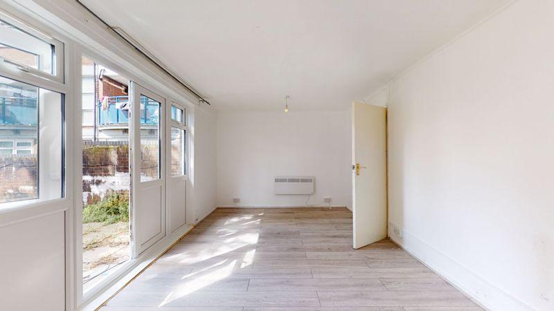 Overbury Street Clapton E5 3 bed duplex - £2,300 pcm (£531 pw)