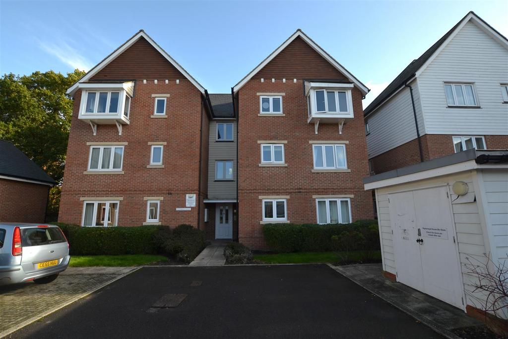Alder Court, Fleet GU51 2 bed apartment for sale - £190,000