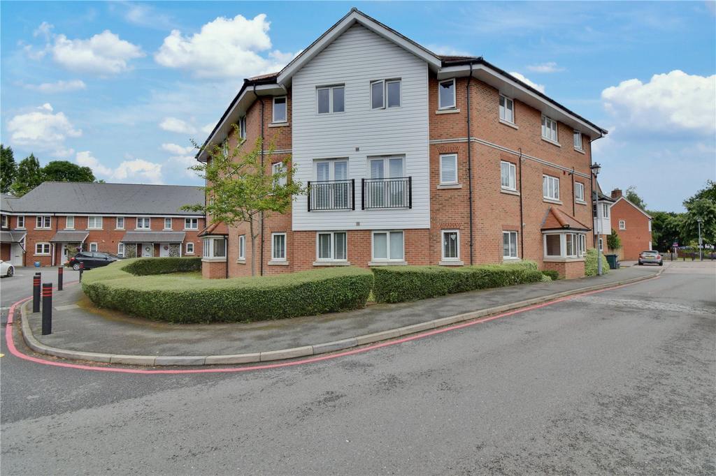 Hunton Bridge, Kings Langley WD4 2 bed apartment - £325,000
