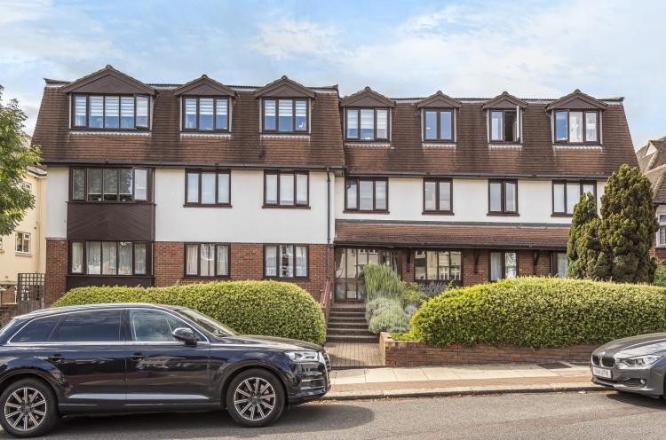 Nether Street London N12 2 bed flat - £1,800 pcm (£415 pw)