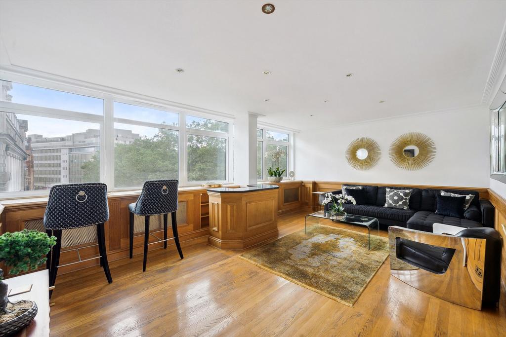 Sloane Square House, Holbein Place... 2 bed flat - £3,358 pcm (£775 pw)