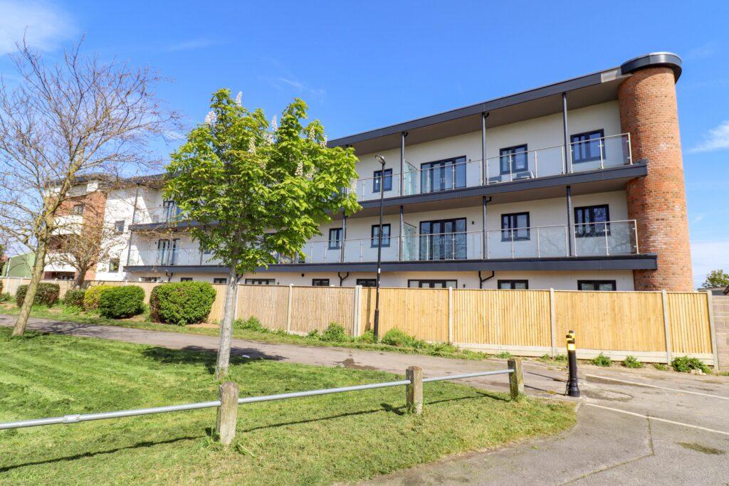 Station Road, Hayling Island 2 bed apartment - £350,000