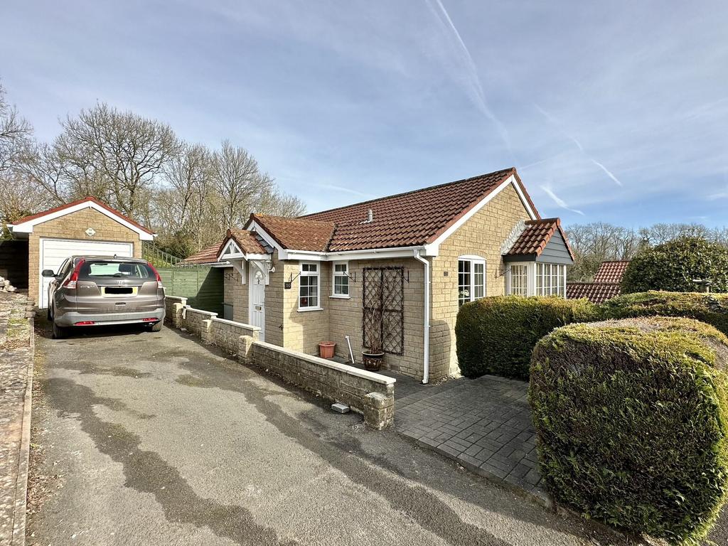 Tor Gardens Ogwell Newton Abbot Devon 2 Bed Detached Bungalow £435 000
