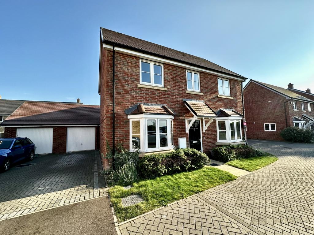 Mace Road, Mildenhall, Suffolk, IP28 4 bed detached house - £1,525 pcm ...