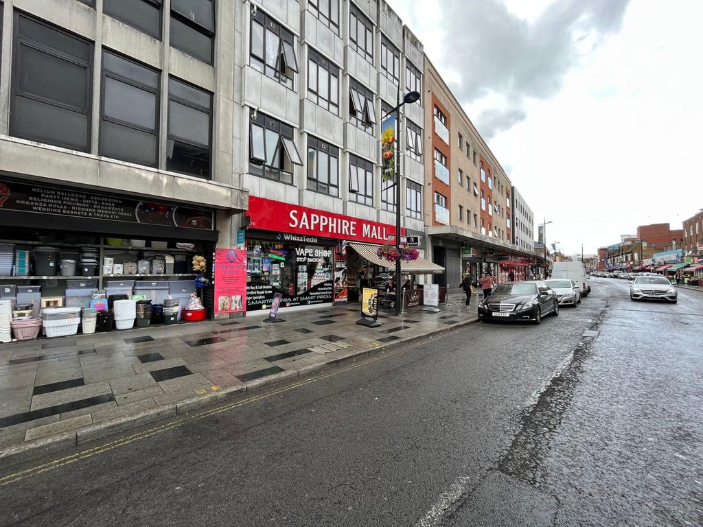 High Street, Slough, Berkshire, SL1 Retail property (high street) - £ ...