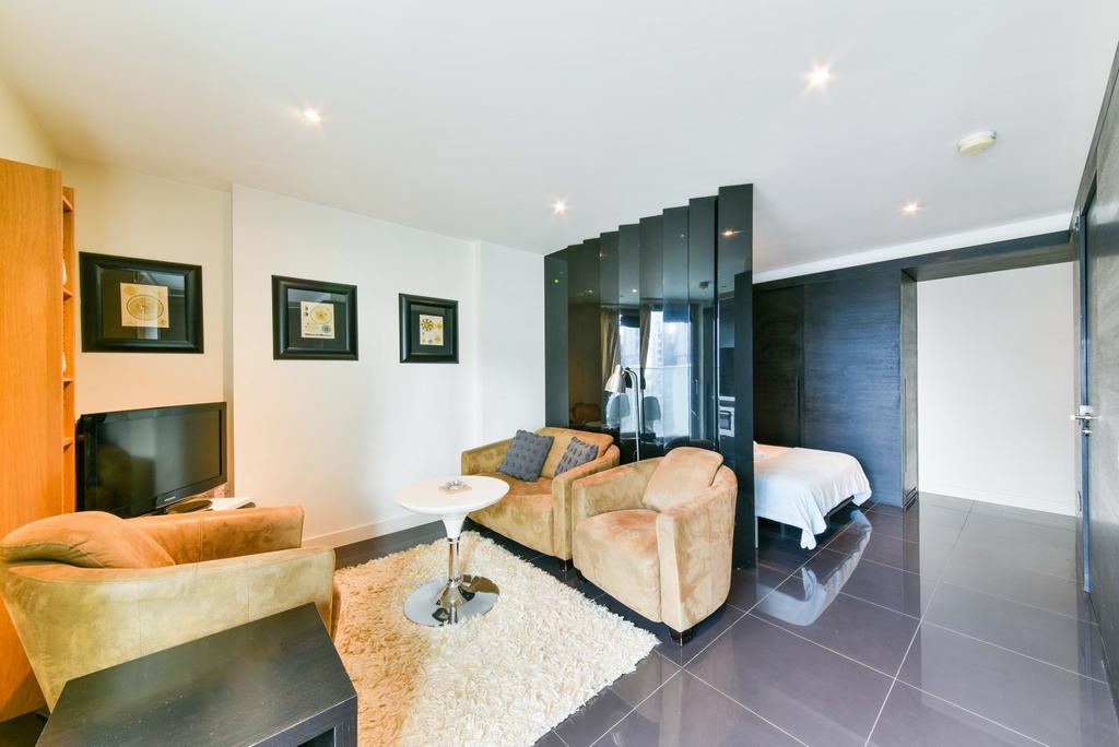 West Tower, Pan Peninsula, Canary... Studio - £1,842 pcm (£425 pw)