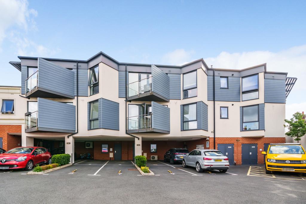 Copsewood Lodge, Copsewood Road, Watford WD24 5DY 2 bed flat for sale ...