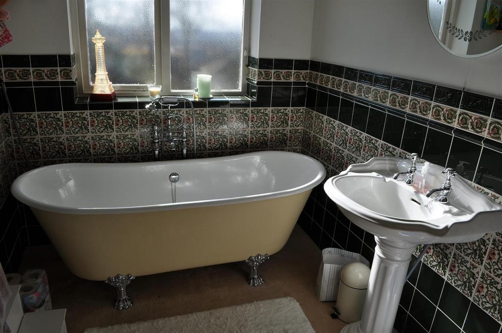 Ryegate Road, Crosspool, Sheffield 4 bed semi-detached house - £1,295 ...
