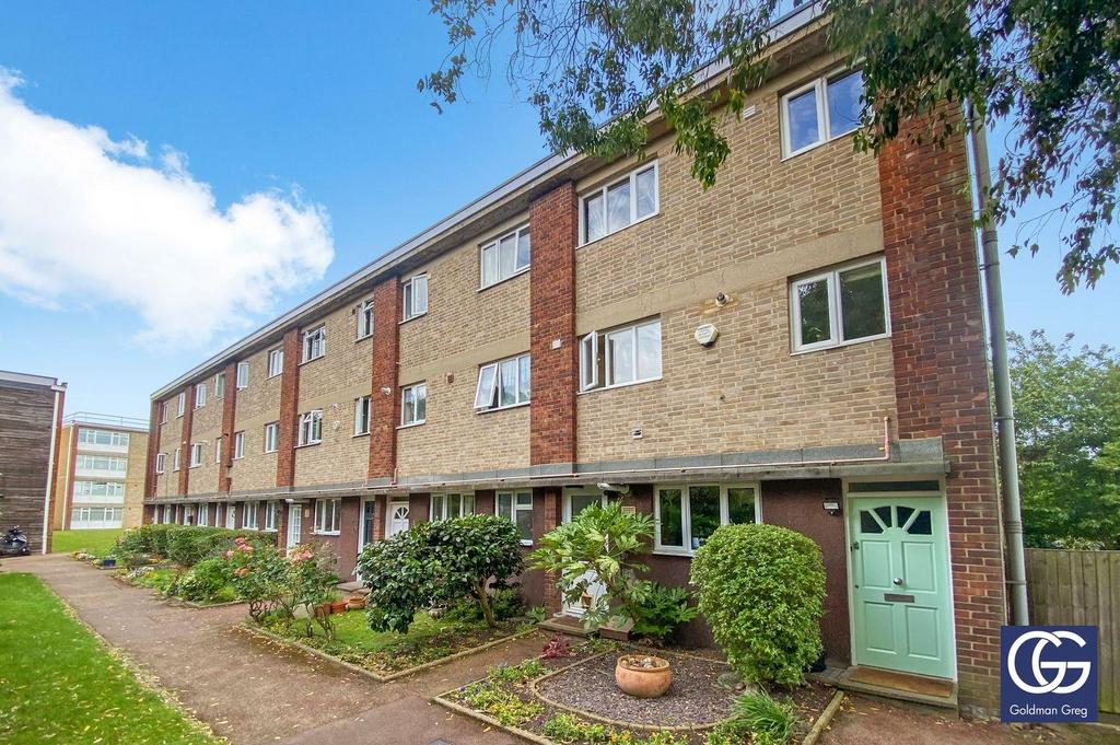 Park Farm Close, London, N2 2 bed maisonette - £500,000