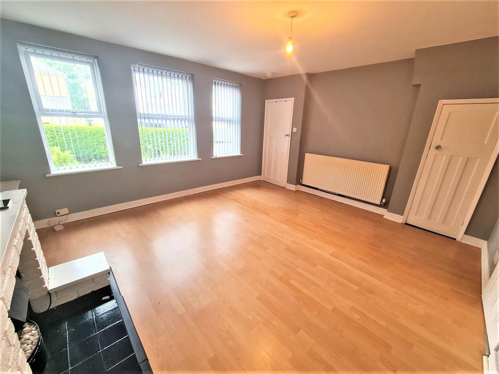 Clarence Road, Bilston, WV14 3 bed semi-detached house - £1,000 pcm (£ ...
