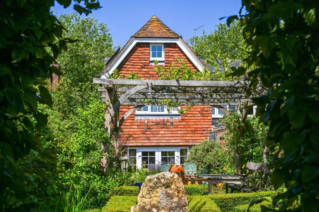 Fletching, Uckfield 3 bed semi-detached house for sale - £500,000