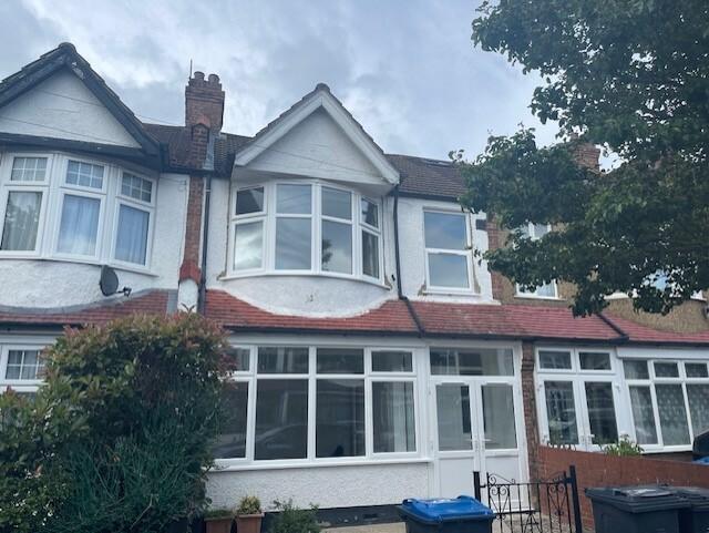 Mayfield Road, Thornton Heath CR7 3 bed terraced house - £2,200 pcm (£ ...
