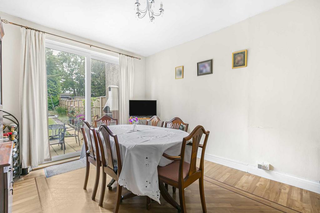 Mutton Lane, Potters Bar 3 bed semi-detached house - £595,000