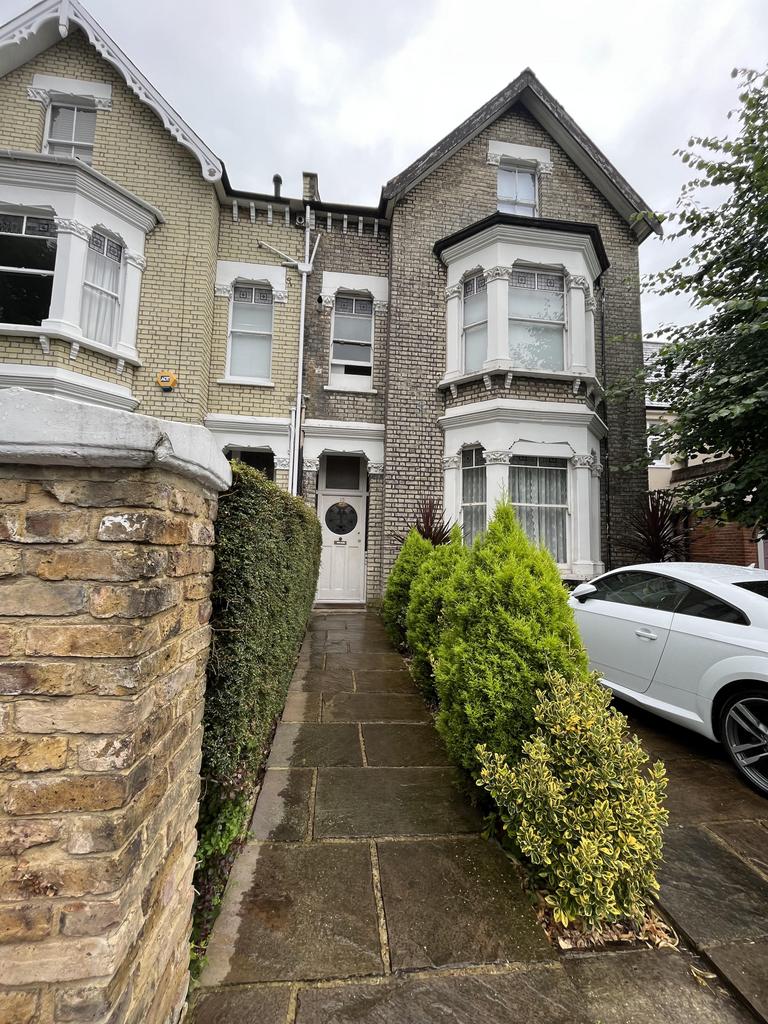 Lewin Road, London, SW16 1 bed flat - £1,600 pcm (£369 pw)