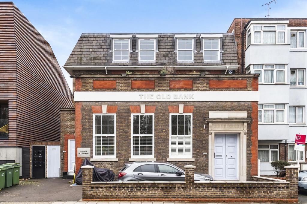 Peckham, London 2 bed flat - £500,000