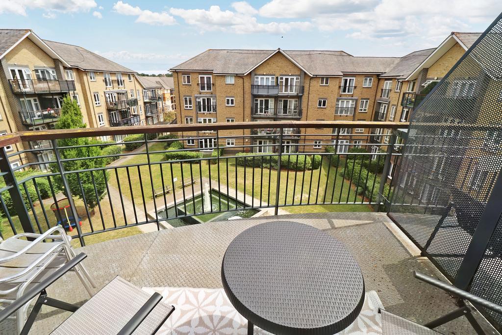 Southwell Close, Chafford Hundred RM16 2 bed apartment - £250,000