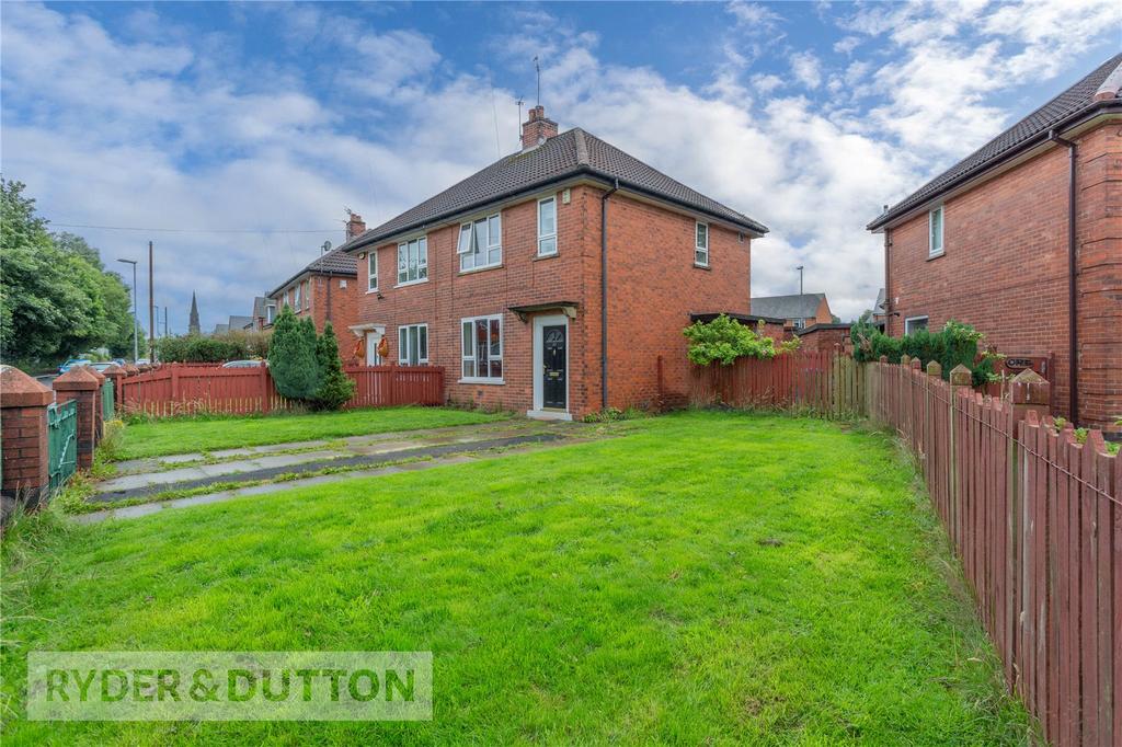 Queen Victoria Street, Rochdale... 2 bed semi-detached house - £140,000