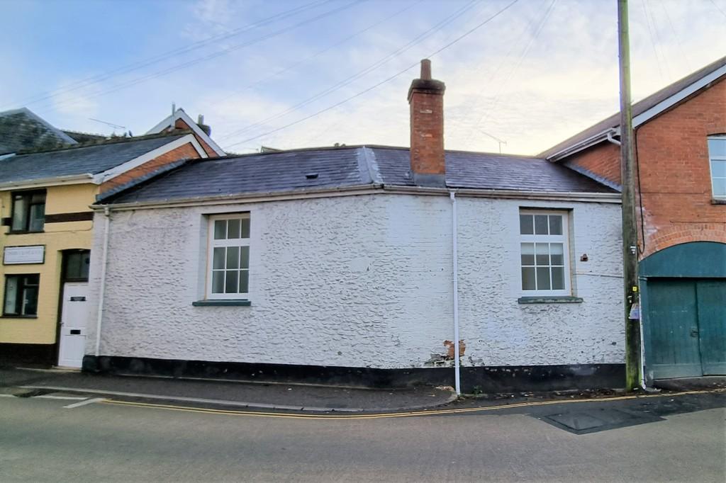 Hind Street, Ottery St. Mary 2 bed maisonette - £750 pcm (£173 pw)