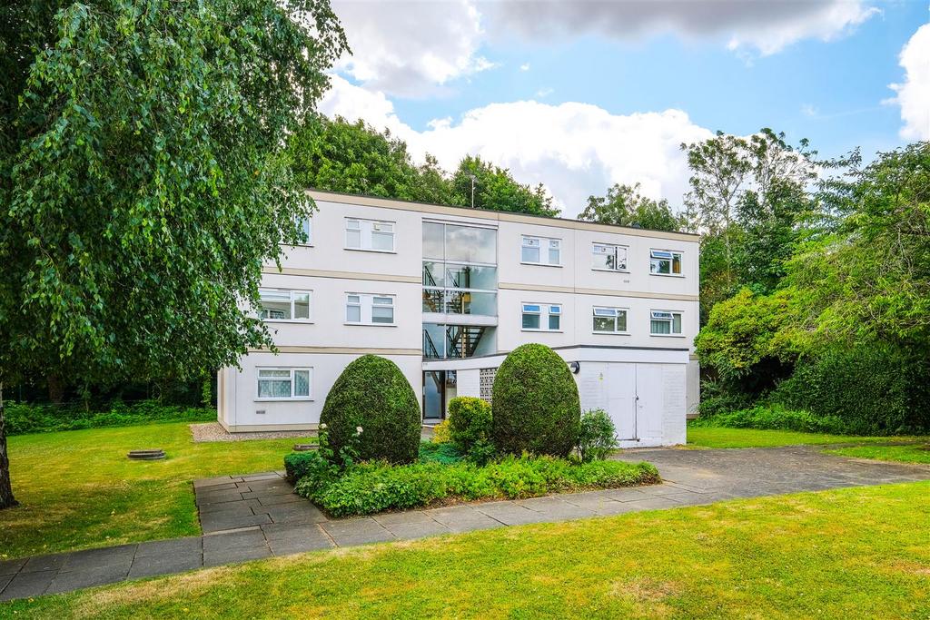 Hornbeam Road, Buckhurst Hill 3 bed apartment - £275,000