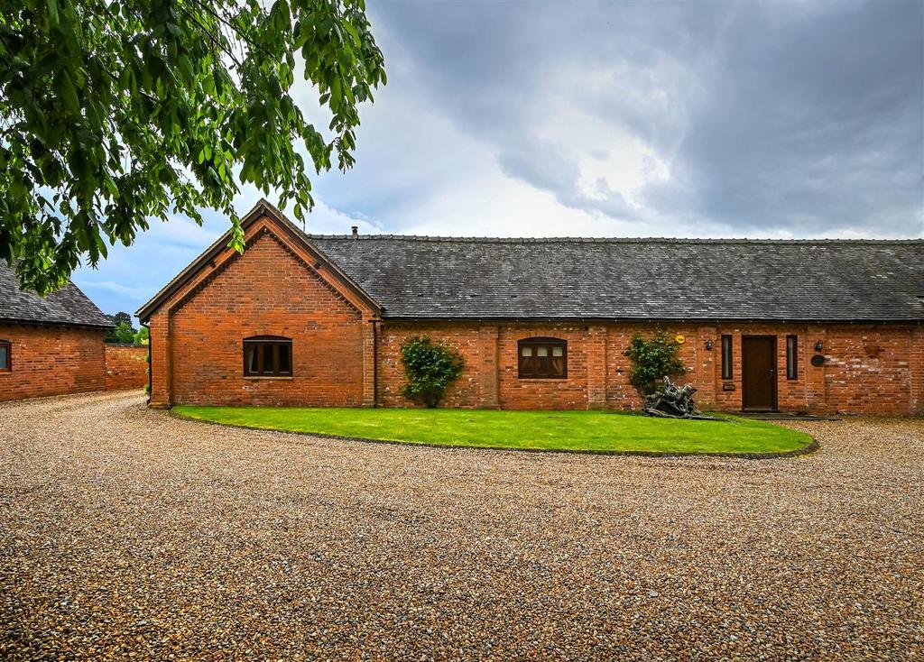 The Byre, Home Farm Road, Burnhill Green, Wolverhampton 3 bed barn ...