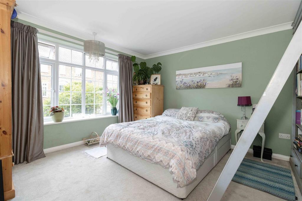 Parkfield Court, Worthing 2 bed flat - £1,450 pcm (£335 pw)